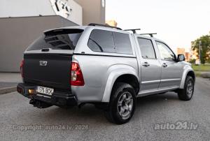 Grey Isuzu D-Max 2010 in Tallinn, with an engine capacity of 3.00 L and mileage of 475 thousand km for 5990 €, photo 7 on AUTOMOTO.COM.LV