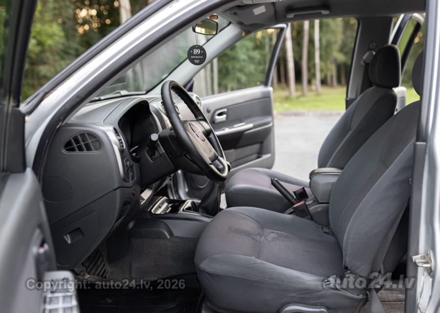 Grey Isuzu D-Max 2010 in Tallinn, with an engine capacity of 3.00 L and mileage of 475 thousand km for 5990 €, photo 8 on AUTOMOTO.COM.LV