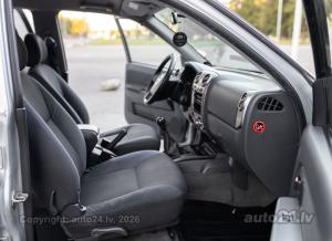 Grey Isuzu D-Max 2010 in Tallinn, with an engine capacity of 3.00 L and mileage of 475 thousand km for 5990 €, photo 9 on AUTOMOTO.COM.LV
