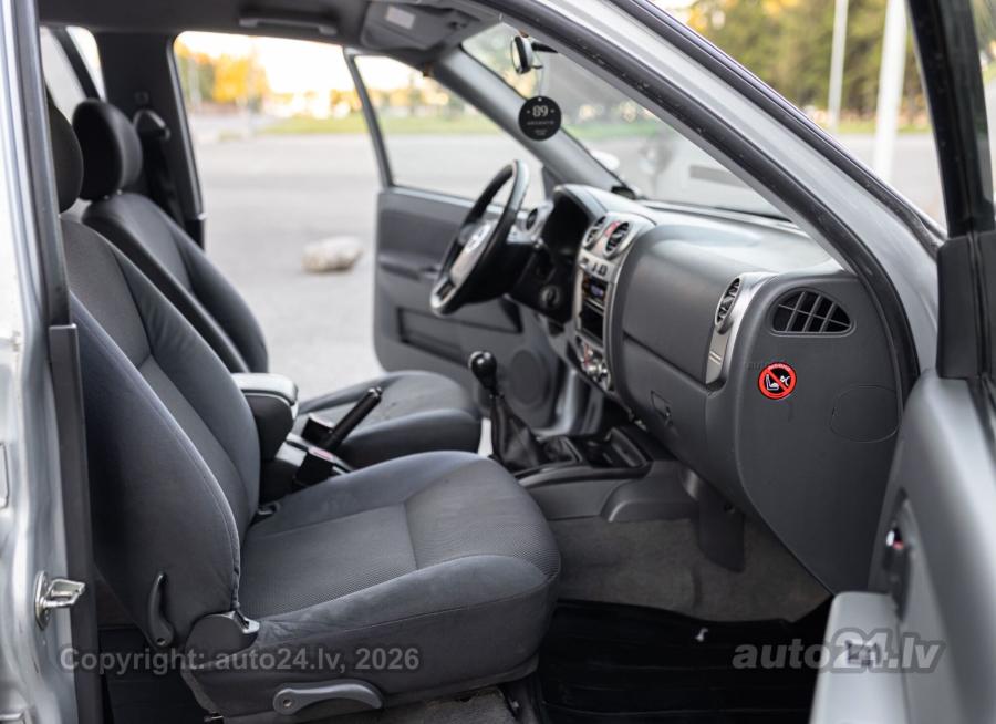 Grey Isuzu D-Max 2010 in Tallinn, with an engine capacity of 3.00 L and mileage of 475 thousand km for 5990 €, photo 9 on AUTOMOTO.COM.LV