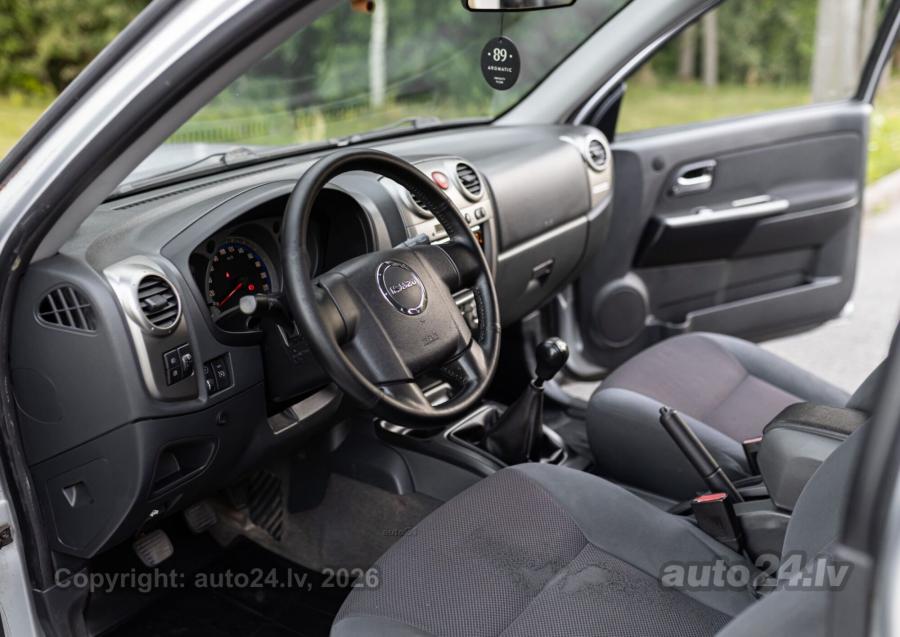 Grey Isuzu D-Max 2010 in Tallinn, with an engine capacity of 3.00 L and mileage of 475 thousand km for 5990 €, photo 10 on AUTOMOTO.COM.LV