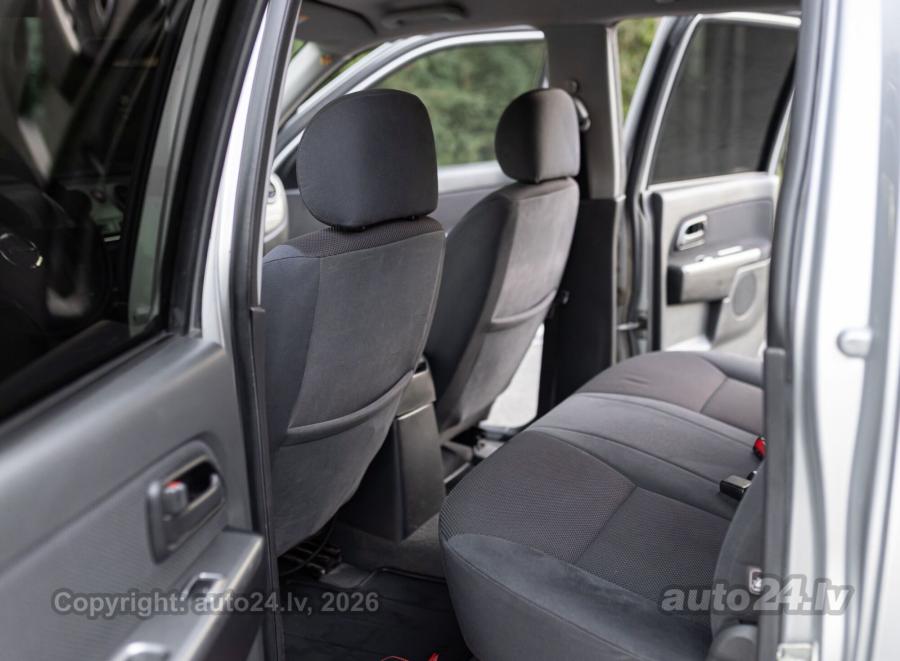 Grey Isuzu D-Max 2010 in Tallinn, with an engine capacity of 3.00 L and mileage of 475 thousand km for 5990 €, photo 14 on AUTOMOTO.COM.LV