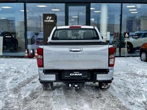 Grey Isuzu D-Max 2026 in Vilnius, with an engine capacity of 1.90 L and mileage of 281 thousand km for 41140 €, photo 6 on AUTOMOTO.COM.LV