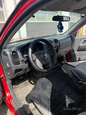 Sarkans Isuzu D-Max 2007 Kerdla, ar dzinēja tilpumu 2.50 L un nobraukumu 381 tūkst. km par 4200 €, foto 9 vietnē AUTOMOTO.COM.LV