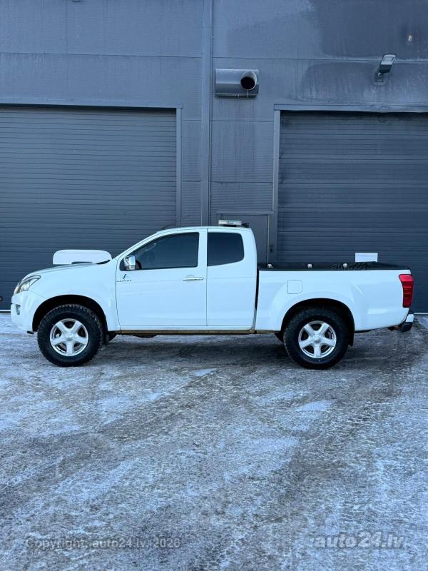 White Isuzu D-Max 2014 in Tallinn, with an engine capacity of 2.50 L and mileage of 128 thousand km for 12400 €, photo 2 on AUTOMOTO.COM.LV
