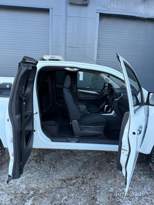 White Isuzu D-Max 2014 in Tallinn, with an engine capacity of 2.50 L and mileage of 128 thousand km for 12400 €, photo 10 on AUTOMOTO.COM.LV