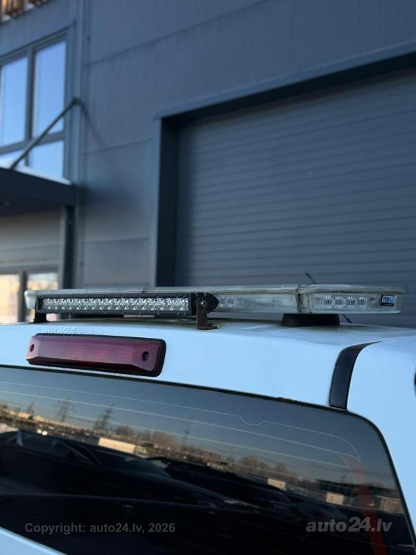 White Isuzu D-Max 2014 in Tallinn, with an engine capacity of 2.50 L and mileage of 128 thousand km for 12400 €, photo 11 on AUTOMOTO.COM.LV