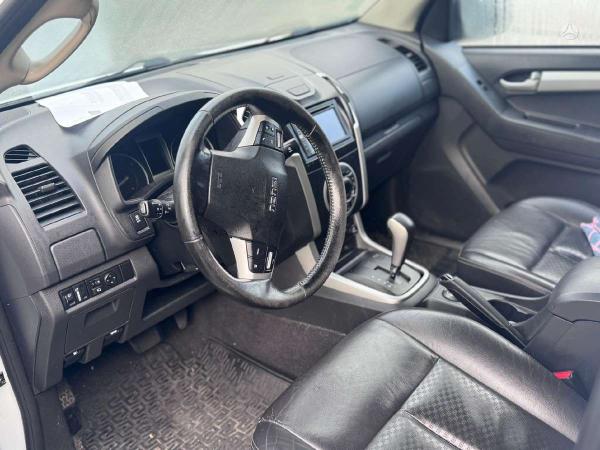 Balts Isuzu D-Max 2015 Utena, ar dzinēja tilpumu 2.50 L un nobraukumu 290 tūkst. km par 6995 €, foto 5 vietnē AUTOMOTO.COM.LV