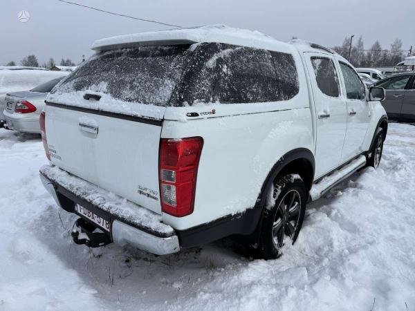 White Isuzu D-Max 2015 in Utena, with an engine capacity of 2.50 L and mileage of 290 thousand km for 6100 €, photo 3 on AUTOMOTO.COM.LV