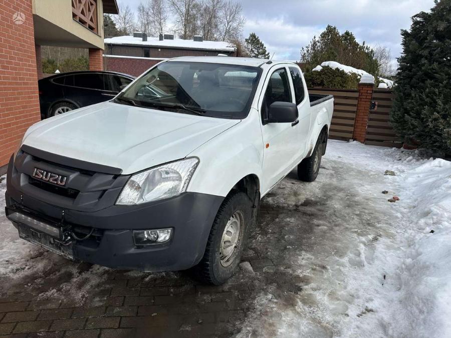 White Isuzu D-Max 2015 in Kaunas, with an engine capacity of 2.50 L and mileage of 237 thousand km for 5950 €, photo 1 on AUTOMOTO.COM.LV