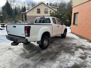 White Isuzu D-Max 2015 in Kaunas, with an engine capacity of 2.50 L and mileage of 237 thousand km for 5950 €, photo 4 on AUTOMOTO.COM.LV