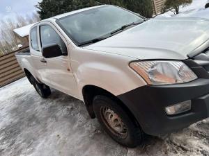 White Isuzu D-Max 2015 in Kaunas, with an engine capacity of 2.50 L and mileage of 237 thousand km for 5950 €, photo 7 on AUTOMOTO.COM.LV