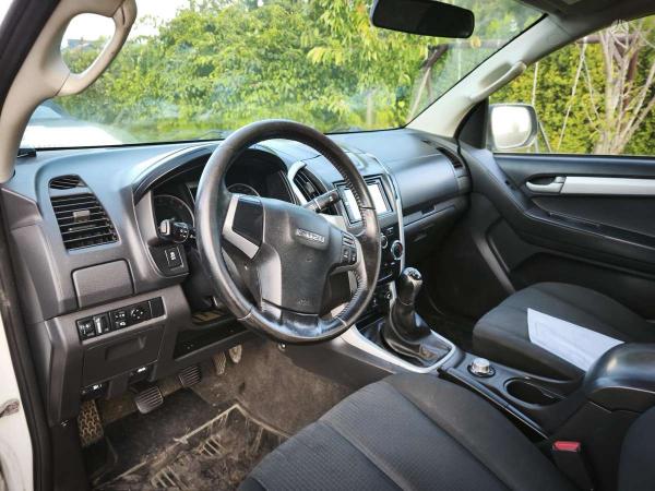 Исузу Д-Макс 2015 в Каунас на AUTOMOTO.COM.LV Белый Исузу Д-Макс 2015 в Каунас, объемом двигателя 2.50 л и пробегом 350 тыс. км за 10200 €, фото 10 на AUTOMOTO.COM.LV