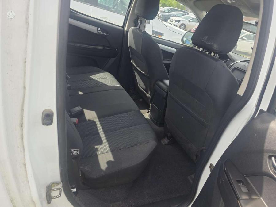 Balts Isuzu D-Max 2018 Tauragė, ar dzinēja tilpumu 1.90 L un nobraukumu 80 tūkst. km par 7500 €, foto 8 vietnē AUTOMOTO.COM.LV