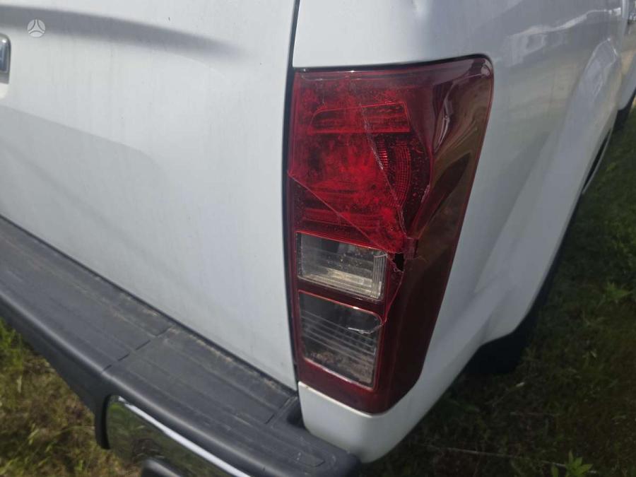 Balts Isuzu D-Max 2018 Tauragė, ar dzinēja tilpumu 1.90 L un nobraukumu 80 tūkst. km par 7500 €, foto 9 vietnē AUTOMOTO.COM.LV