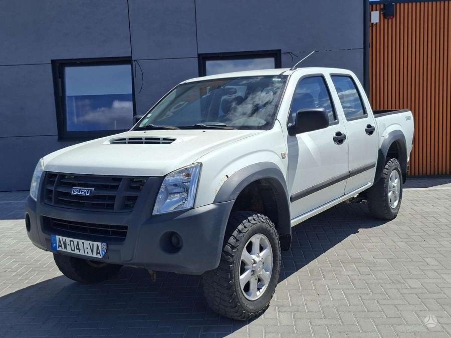 White Isuzu D-Max 2010 in Vilnius, with an engine capacity of 3.00 L and mileage of 253 thousand km for 6900 €, photo 1 on AUTOMOTO.COM.LV