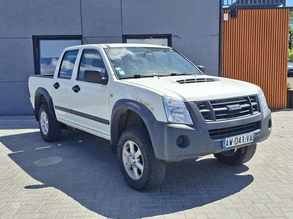 White Isuzu D-Max 2010 in Vilnius, with an engine capacity of 3.00 L and mileage of 253 thousand km for 6900 €, photo 2 on AUTOMOTO.COM.LV