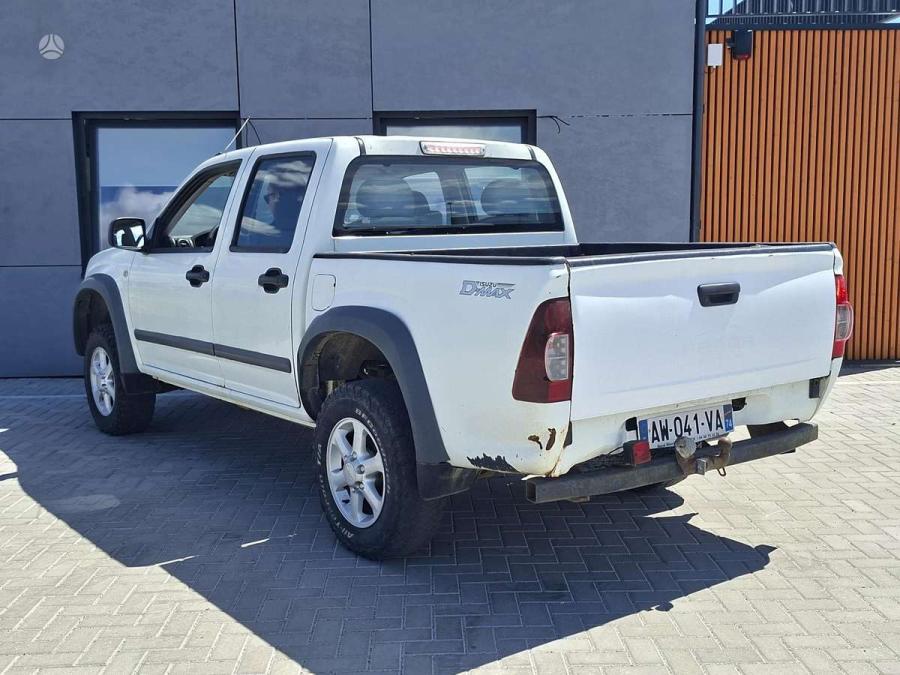 White Isuzu D-Max 2010 in Vilnius, with an engine capacity of 3.00 L and mileage of 253 thousand km for 6900 €, photo 4 on AUTOMOTO.COM.LV