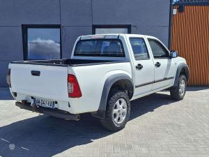 White Isuzu D-Max 2010 in Vilnius, with an engine capacity of 3.00 L and mileage of 253 thousand km for 6900 €, photo 5 on AUTOMOTO.COM.LV
