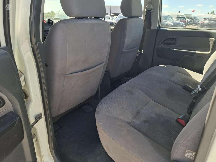 White Isuzu D-Max 2010 in Vilnius, with an engine capacity of 3.00 L and mileage of 253 thousand km for 6900 €, photo 11 on AUTOMOTO.COM.LV