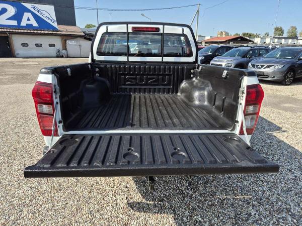 Isuzu D-Max 2017 Kauņa vietnē Balts Isuzu D-Max 2017 Kauņa, ar dzinēja tilpumu 2.50 L un nobraukumu 70 tūkst. km par 12088 €, foto 7 vietnē AUTOMOTO.COM.LV