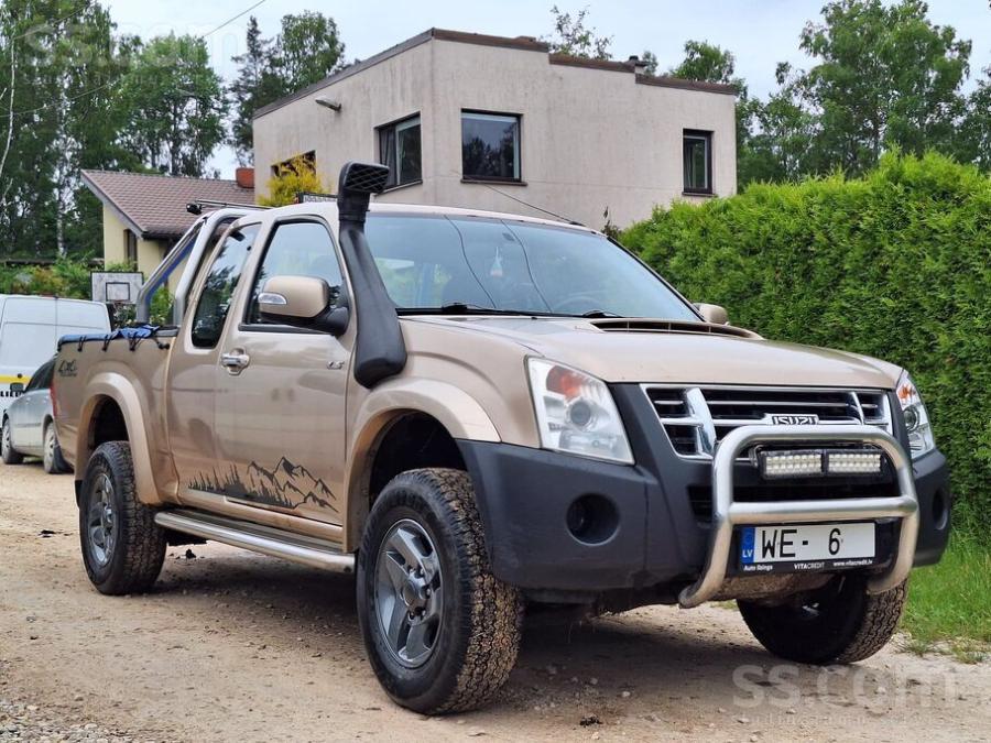 Brown Isuzu pick-up 2008 in Riga, with an engine capacity of 2.50 L and mileage of 284 thousand km for 6500 €, photo 3 on AUTOMOTO.COM.LV