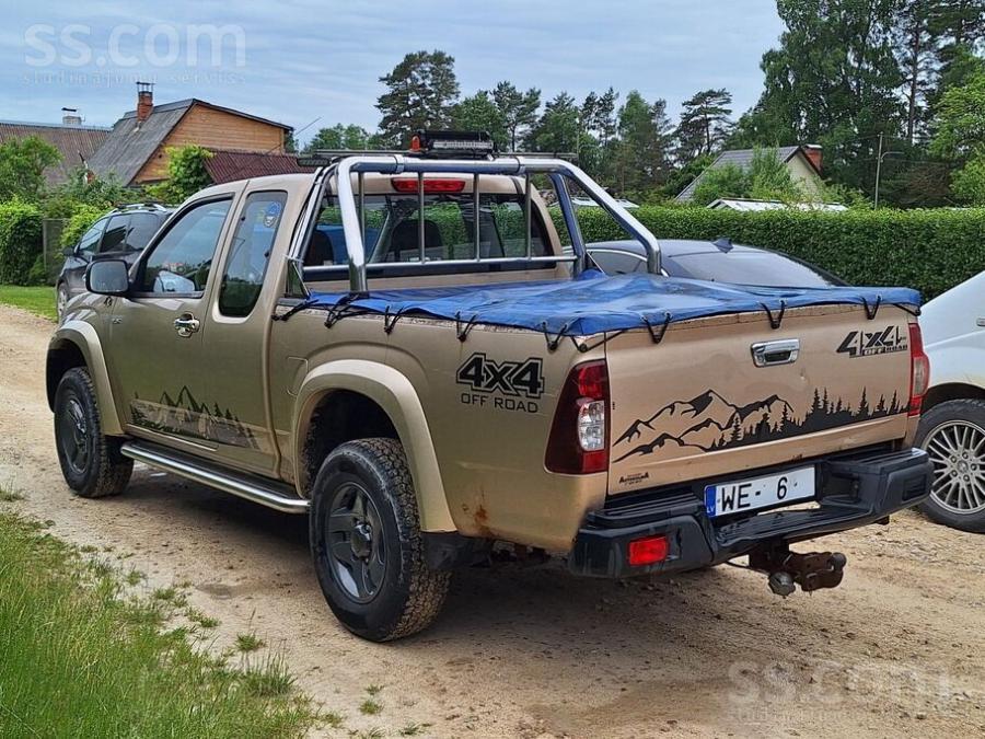 Brown Isuzu pick-up 2008 in Riga, with an engine capacity of 2.50 L and mileage of 284 thousand km for 6500 €, photo 4 on AUTOMOTO.COM.LV