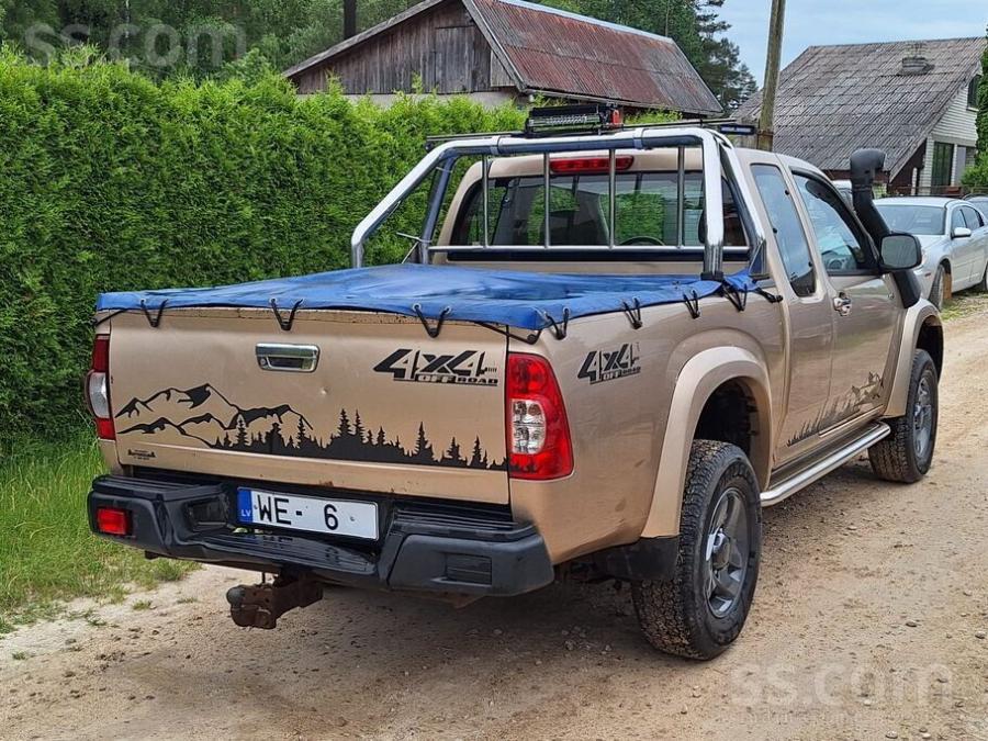 Brown Isuzu pick-up 2008 in Riga, with an engine capacity of 2.50 L and mileage of 284 thousand km for 6500 €, photo 5 on AUTOMOTO.COM.LV