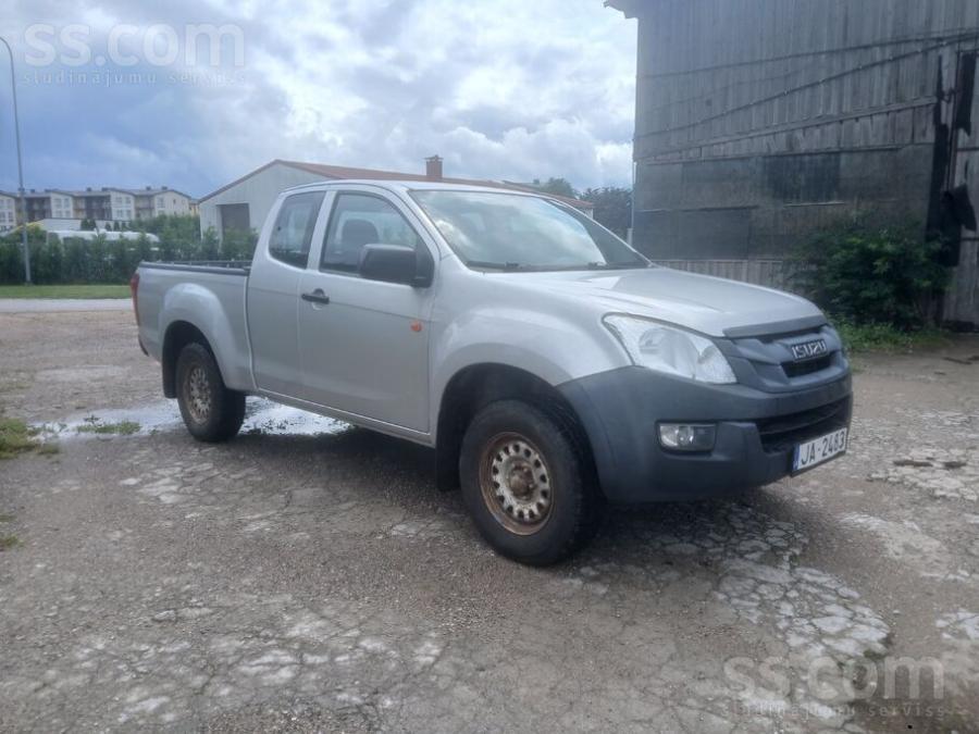 Grey Isuzu pick-up 2012 in Riga, with an engine capacity of 2.50 L and mileage of 275 thousand km for 7500 €, photo 4 on AUTOMOTO.COM.LV