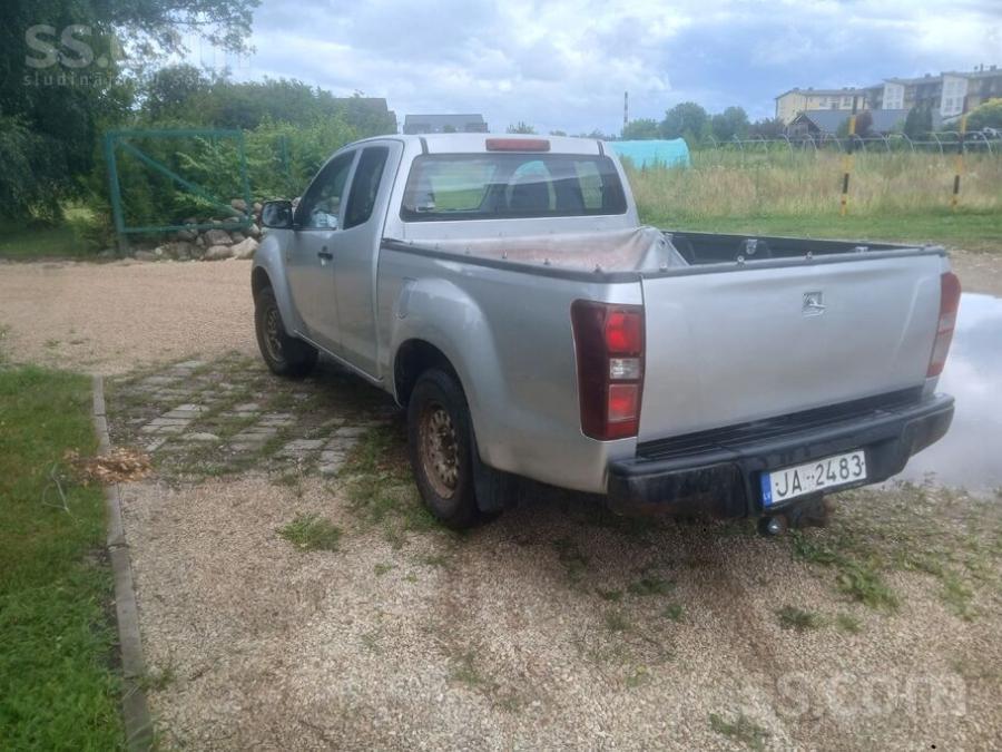 Grey Isuzu pick-up 2012 in Riga, with an engine capacity of 2.50 L and mileage of 275 thousand km for 7500 €, photo 5 on AUTOMOTO.COM.LV