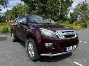 Sarkans Isuzu pick-up 2012 Valka, ar dzinēja tilpumu 2.50 L un nobraukumu 236 tūkst. km par 8200 €, foto  vietnē AUTOMOTO.COM.LV