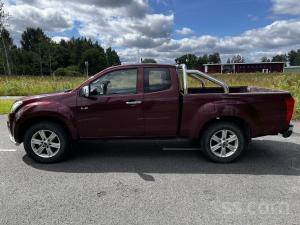Sarkans Isuzu pick-up 2012 Valka, ar dzinēja tilpumu 2.50 L un nobraukumu 236 tūkst. km par 8200 €, foto 5 vietnē AUTOMOTO.COM.LV