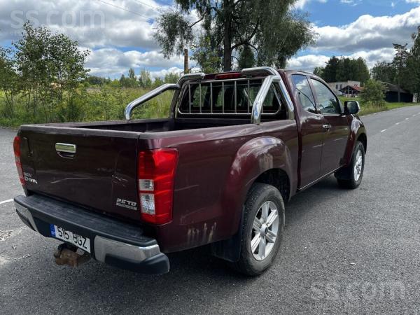 Sarkans Isuzu pick-up 2012 Valka, ar dzinēja tilpumu 2.50 L un nobraukumu 236 tūkst. km par 8200 €, foto 7 vietnē AUTOMOTO.COM.LV