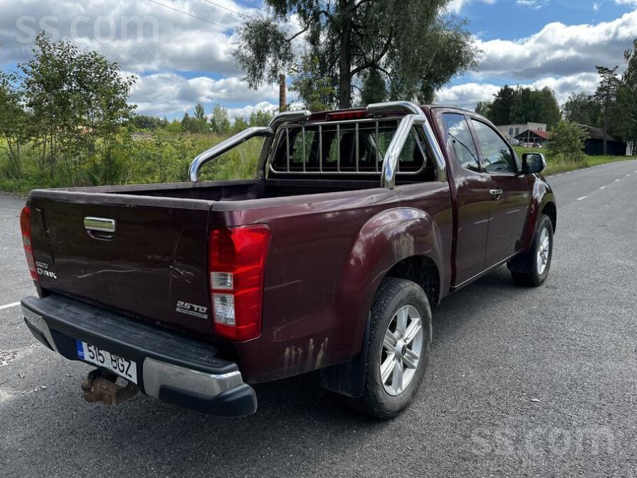 Sarkans Isuzu pick-up 2012 Valka, ar dzinēja tilpumu 2.50 L un nobraukumu 236 tūkst. km par 8200 €, foto 8 vietnē AUTOMOTO.COM.LV