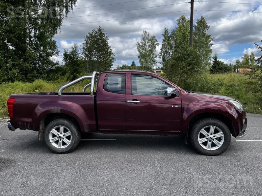 Sarkans Isuzu pick-up 2012 Valka, ar dzinēja tilpumu 2.50 L un nobraukumu 236 tūkst. km par 8200 €, foto 9 vietnē AUTOMOTO.COM.LV