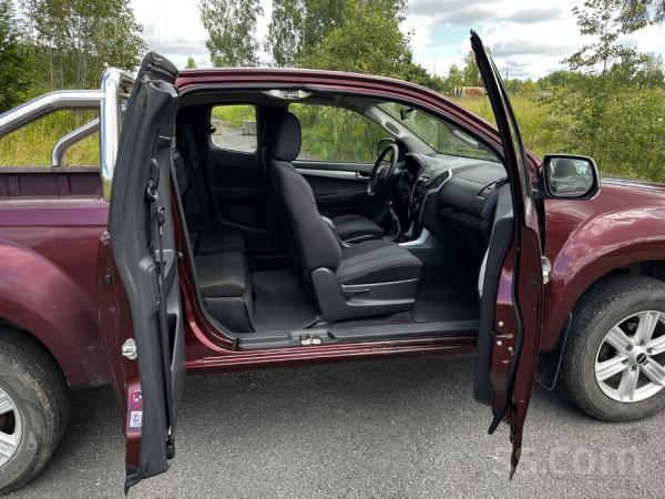 Sarkans Isuzu pick-up 2012 Valka, ar dzinēja tilpumu 2.50 L un nobraukumu 236 tūkst. km par 8200 €, foto 9 vietnē AUTOMOTO.COM.LV