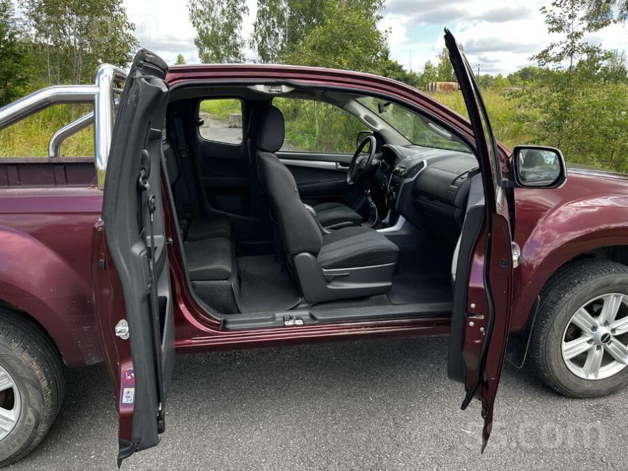 Sarkans Isuzu pick-up 2012 Valka, ar dzinēja tilpumu 2.50 L un nobraukumu 236 tūkst. km par 8200 €, foto 10 vietnē AUTOMOTO.COM.LV