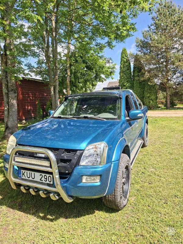 Blue Isuzu Rodeo 2006 in Skuodas, with an engine capacity of 3.00 L and mileage of 294 thousand km for 6200 €, photo 3 on AUTOMOTO.COM.LV