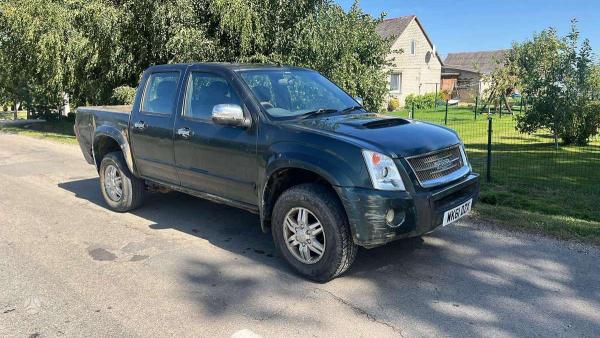 Green Isuzu Rodeo 2011 in Siauliai, with an engine capacity of 2.50 L and mileage of 95 thousand km for 3500 €, photo 2 on AUTOMOTO.COM.LV