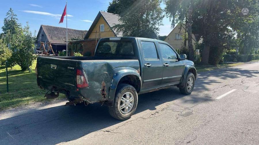 Green Isuzu Rodeo 2011 in Siauliai, with an engine capacity of 2.50 L and mileage of 95 thousand km for 3500 €, photo 5 on AUTOMOTO.COM.LV