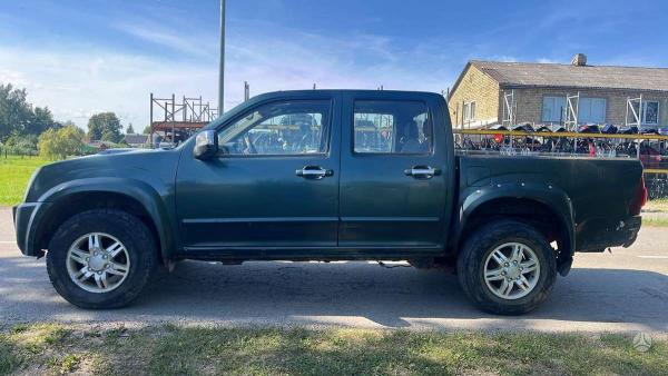 Green Isuzu Rodeo 2011 in Siauliai, with an engine capacity of 2.50 L and mileage of 95 thousand km for 3500 €, photo 5 on AUTOMOTO.COM.LV