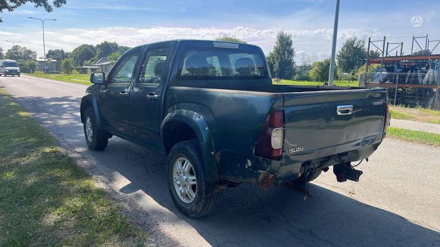 Green Isuzu Rodeo 2011 in Siauliai, with an engine capacity of 2.50 L and mileage of 95 thousand km for 3500 €, photo 7 on AUTOMOTO.COM.LV