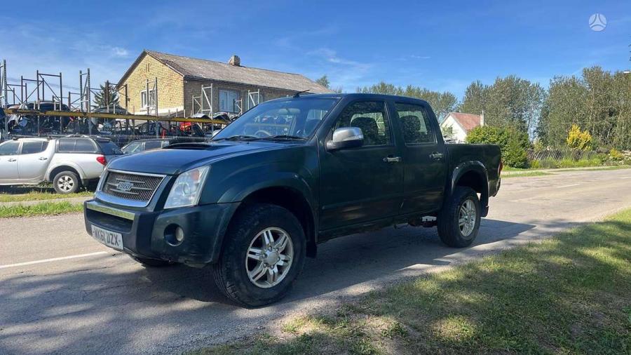 Green Isuzu Rodeo 2011 in Siauliai, with an engine capacity of 2.50 L and mileage of 95 thousand km for 3500 €, photo 8 on AUTOMOTO.COM.LV