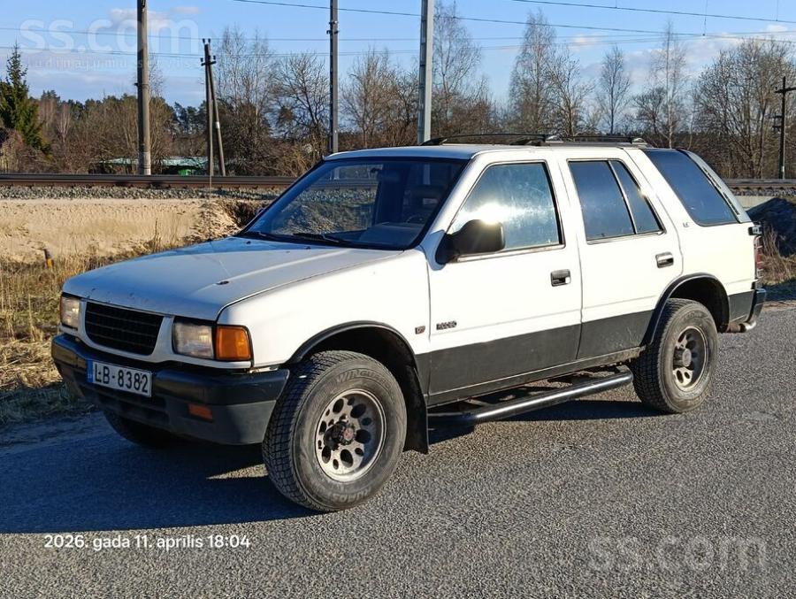 Balts Isuzu Rodeo 1994 Rīga, ar dzinēja tilpumu 3.20 L un nobraukumu 108 tūkst. km par 1700 €, foto 1 vietnē AUTOMOTO.COM.LV