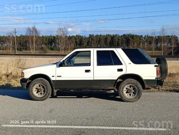 Balts Isuzu Rodeo 1994 Rīga, ar dzinēja tilpumu 3.20 L un nobraukumu 108 tūkst. km par 1700 €, foto 3 vietnē AUTOMOTO.COM.LV