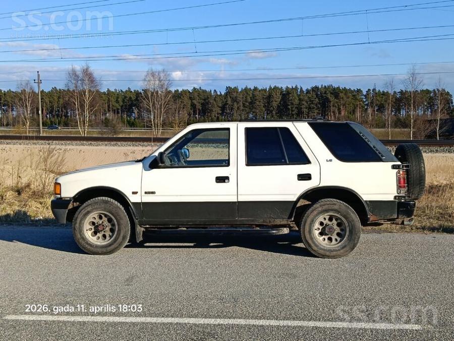Balts Isuzu Rodeo 1994 Rīga, ar dzinēja tilpumu 3.20 L un nobraukumu 108 tūkst. km par 1700 €, foto 4 vietnē AUTOMOTO.COM.LV
