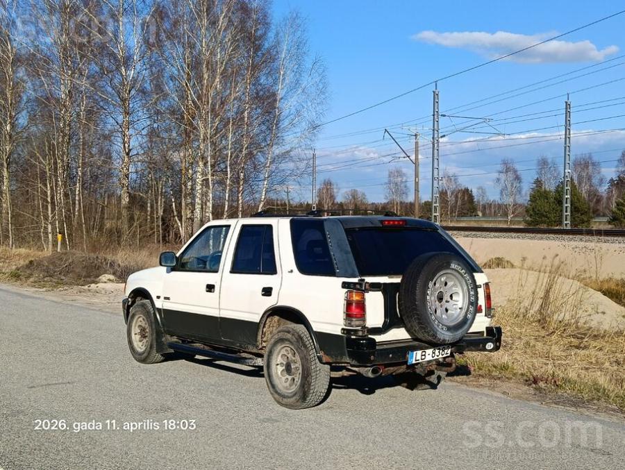 Balts Isuzu Rodeo 1994 Rīga, ar dzinēja tilpumu 3.20 L un nobraukumu 108 tūkst. km par 1700 €, foto 5 vietnē AUTOMOTO.COM.LV