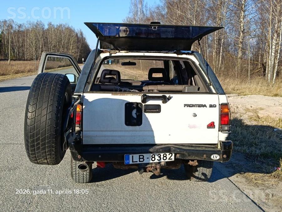 Balts Isuzu Rodeo 1994 Rīga, ar dzinēja tilpumu 3.20 L un nobraukumu 108 tūkst. km par 1700 €, foto 11 vietnē AUTOMOTO.COM.LV