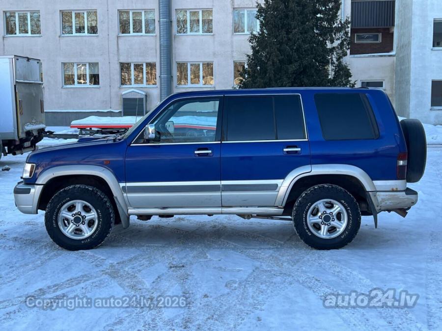 Blue Isuzu Trooper 1998 in Narva, with an engine capacity of 3.00 L and mileage of 240 thousand km for 1999 €, photo 2 on AUTOMOTO.COM.LV