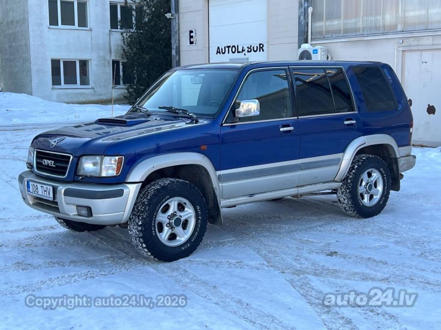 Blue Isuzu Trooper 1998 in Narva, with an engine capacity of 3.00 L and mileage of 240 thousand km for 1999 €, photo 3 on AUTOMOTO.COM.LV